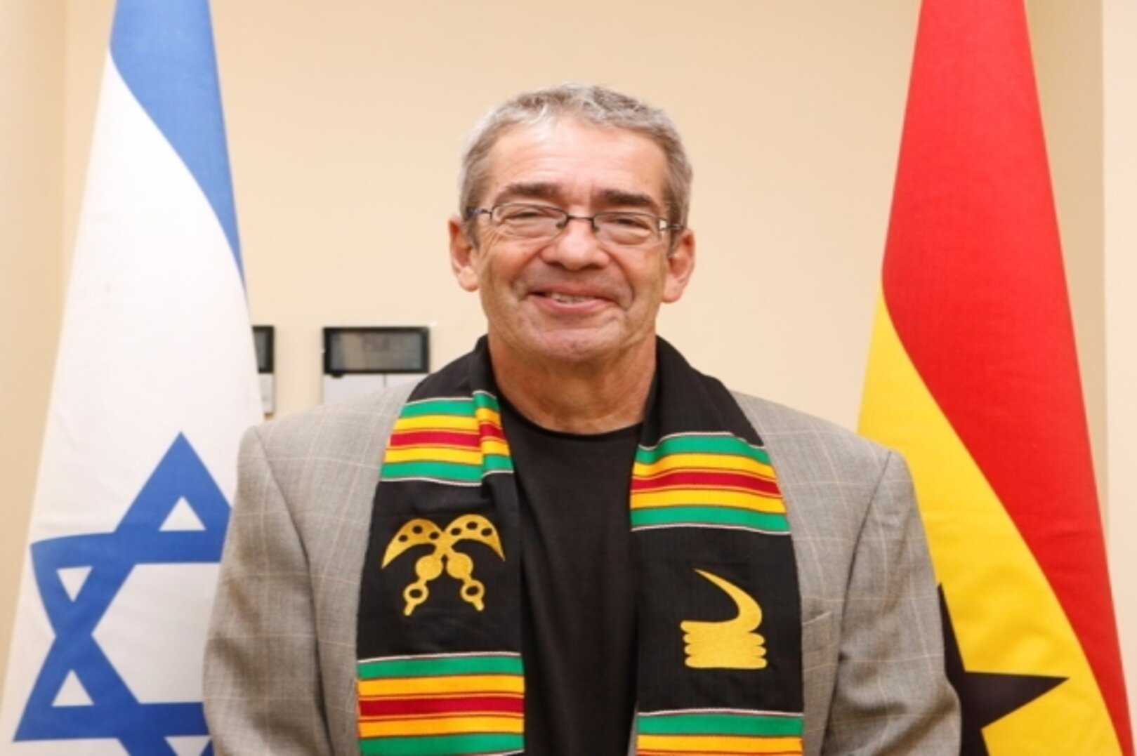 EXPATS NEWS
